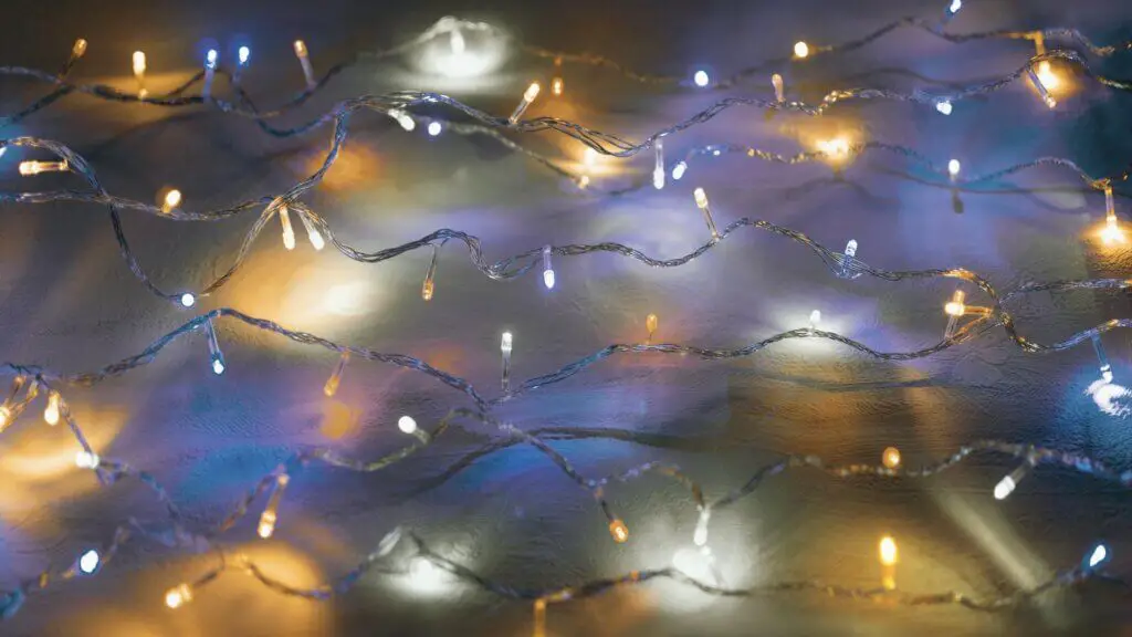 Garland with Lights Transforms Any Space into a Magical Oasis - Clicka ...