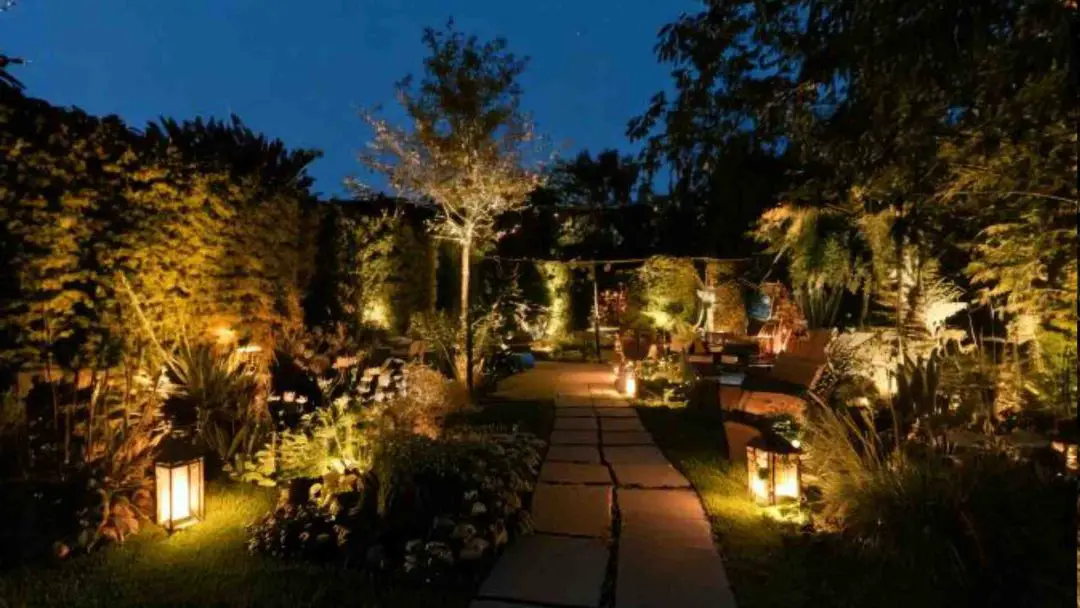 How to Balance Brightness and Warmth in Outdoor Lighting? - Clicka Lights